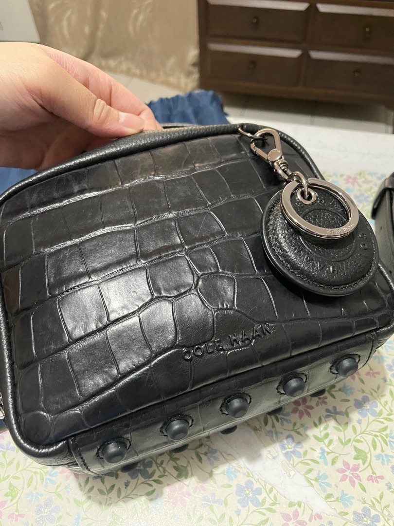 cole hann grand series, Women's Fashion, Bags & Wallets, Shoulder Bags ...