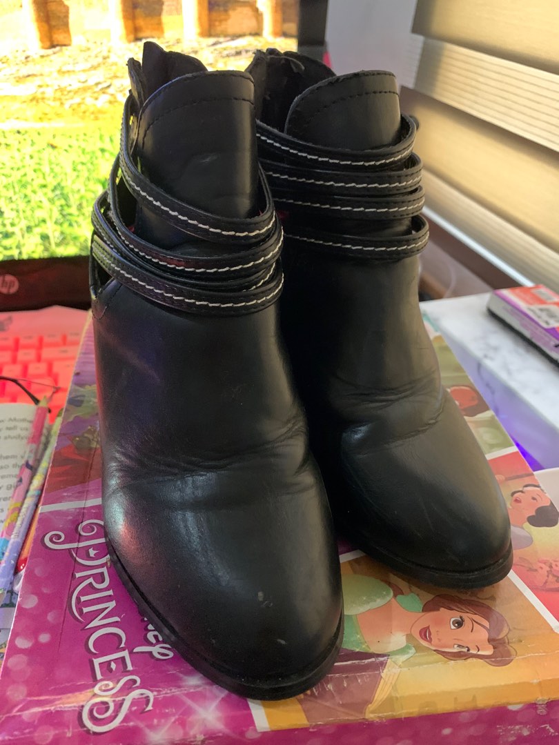 Disney Princess Boots, Women's Fashion, Footwear, Boots on Carousell