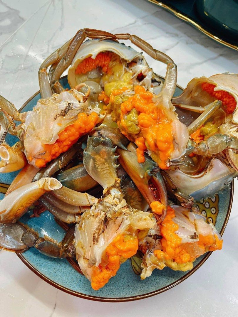Female crab got roe , Food & Drinks, Fresh Produce on Carousell