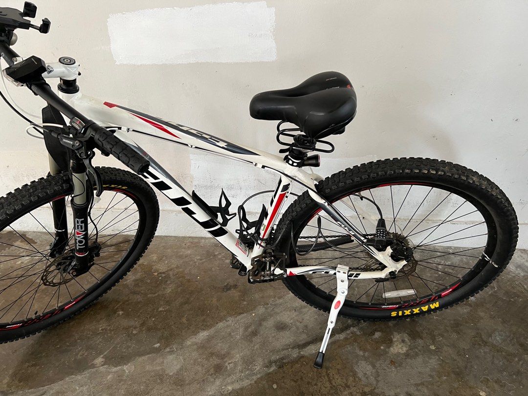 Fuji Mountain Bike 29er and Foreknow Fat bike. Price is SGD 500 for ...