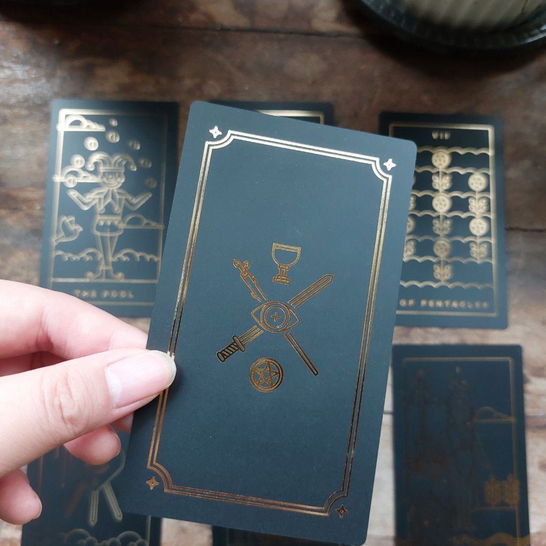 Golden Thread Tarot (Labyrinthos), Hobbies & Toys, Toys & Games on ...