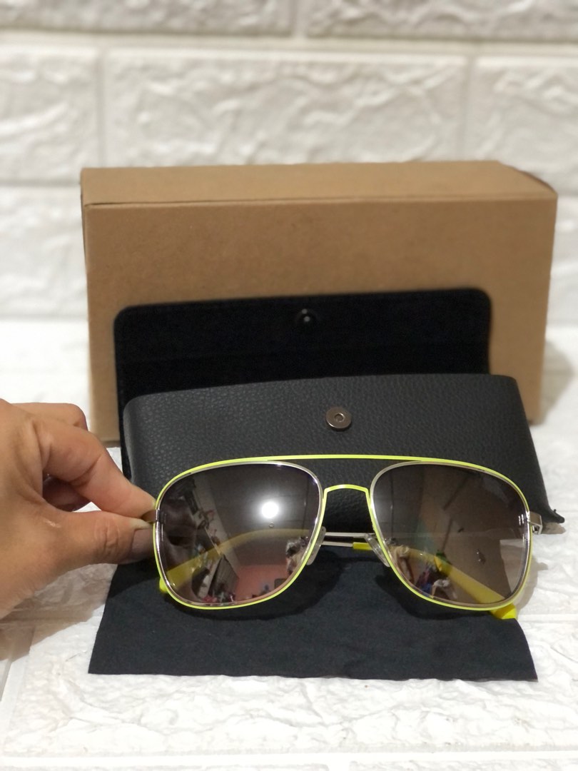 GUESS EYEWEAR, Women's Fashion, Watches & Accessories, Sunglasses ...