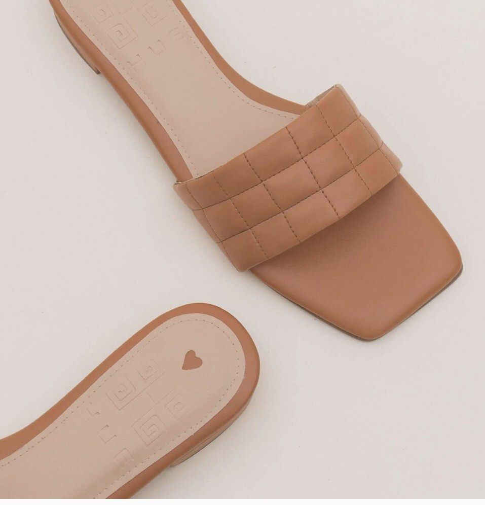 Hue Manila Sandals, Women's Fashion, Footwear, Flats & Sandals on Carousell
