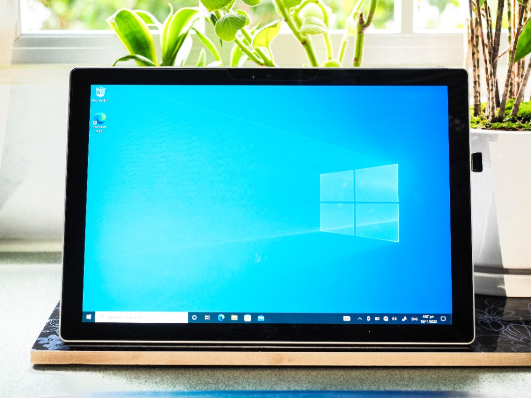 Microsoft Surface Pro 4 (Core i5, Mint condition) w/ Free MS Office ...