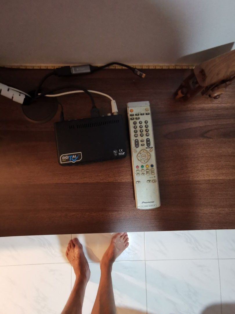 Pioneer plasma TV 42tv comes with digital box only wall bracket n ...