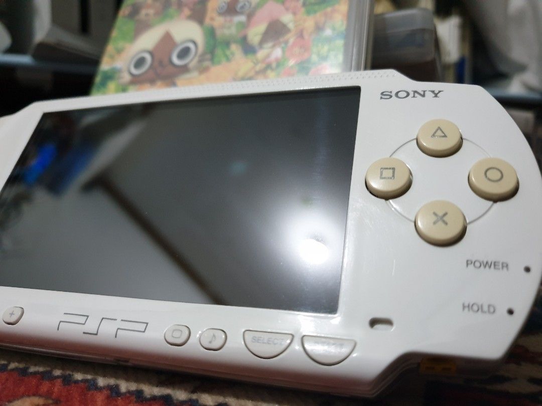 PSP1000 fat phat White as is, Video Gaming, Video Game Consoles ...