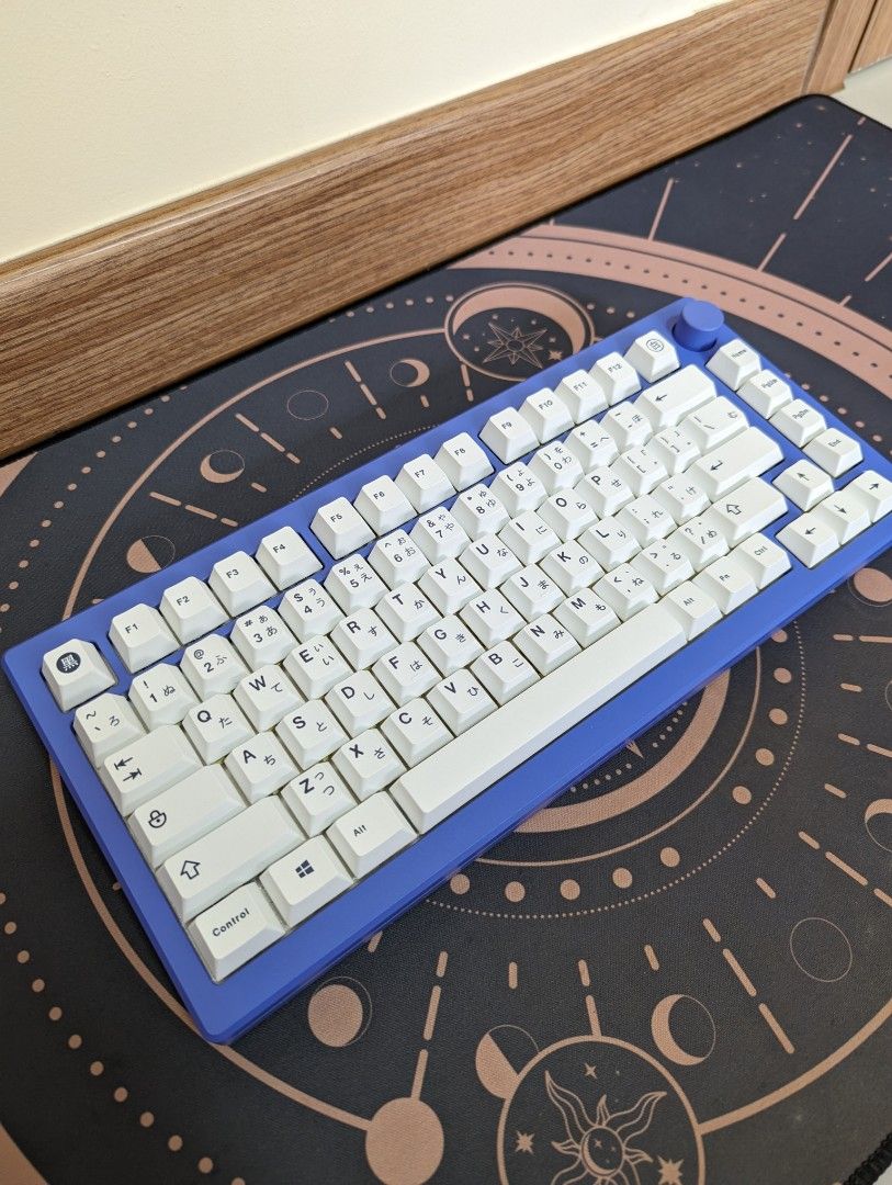 Purple AKKO MOD 007v2S with AKKO Creamy Yellow and White Keycaps ...