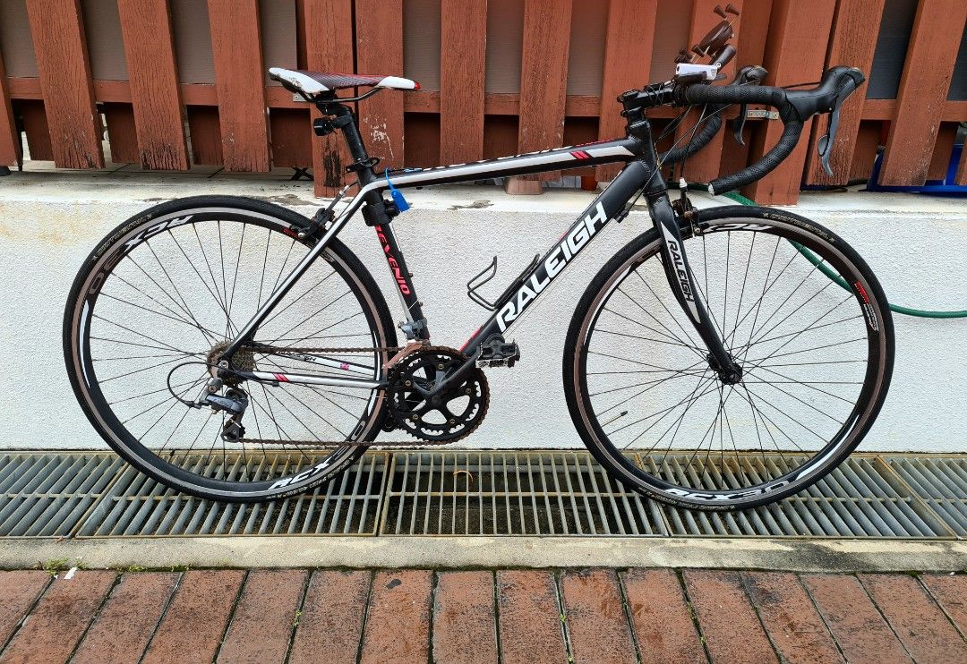 Raleigh Revenio Comp Road Bike, Sports Equipment, Bicycles & Parts ...