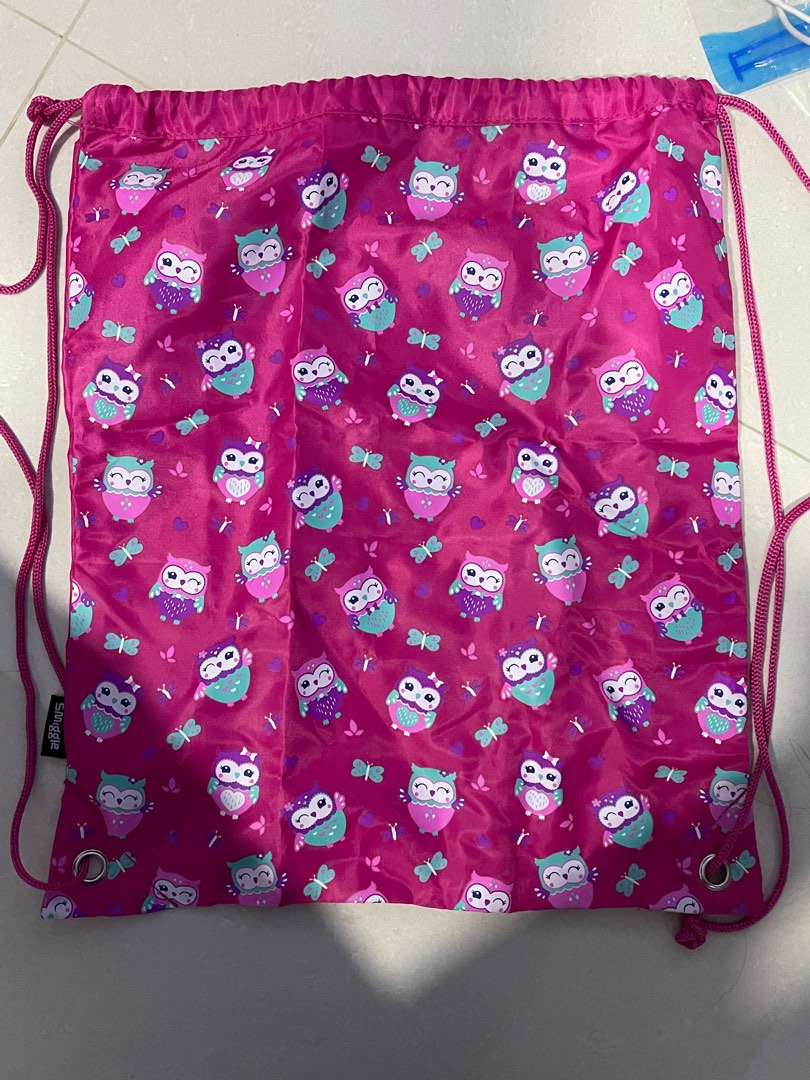 SMIGGLE DRAWSTRING BAG, Hobbies & Toys, Travel, Travel Essentials ...