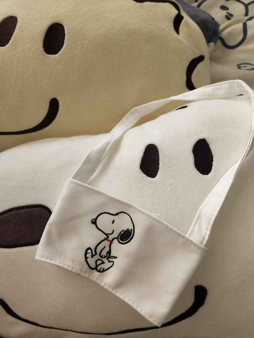 Snoopy Bubble tea Cupholder, Furniture & Home Living, Kitchenware ...