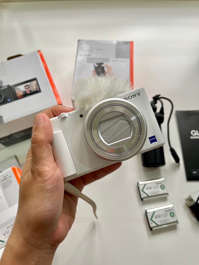 SONY ZV1 WHITE, Photography, Cameras on Carousell