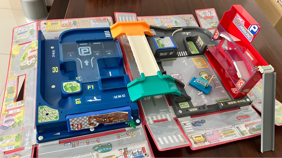 Tomica toys, Hobbies & Toys, Toys & Games on Carousell
