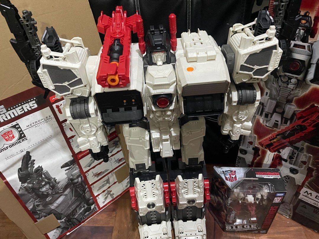 Transformers Titan Class Metroplex, Hobbies & Toys, Toys & Games on ...