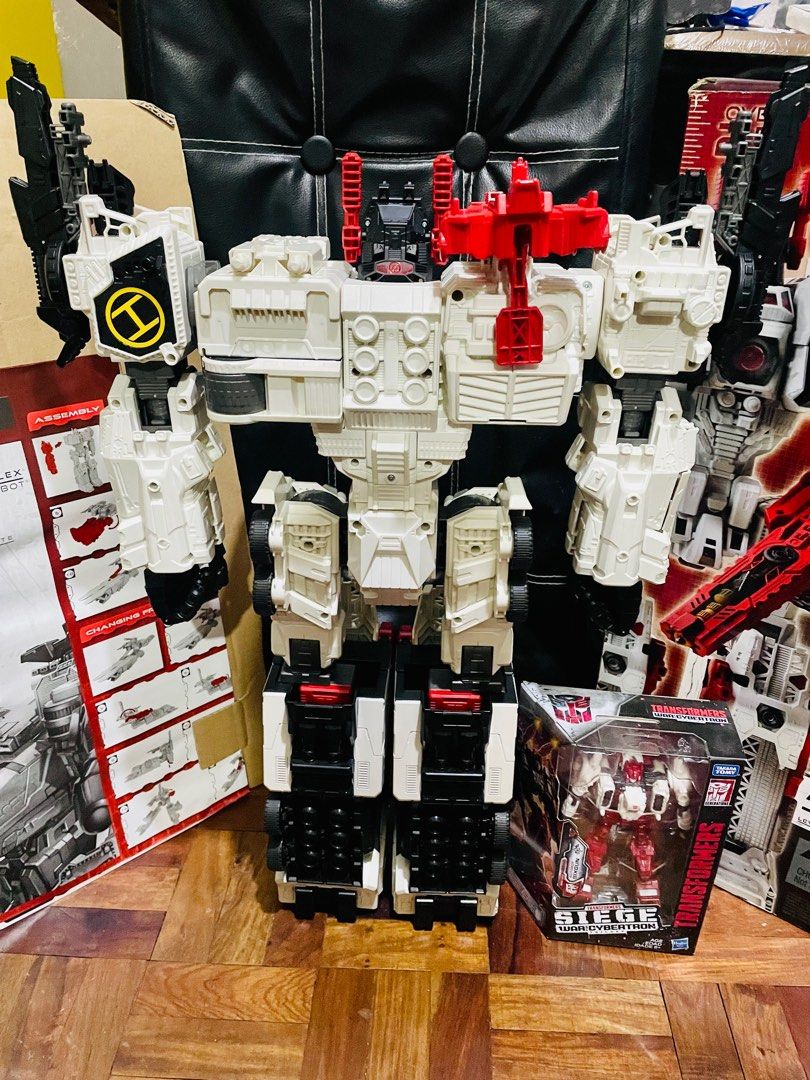 Transformers Titan Class Metroplex, Hobbies & Toys, Toys & Games on ...