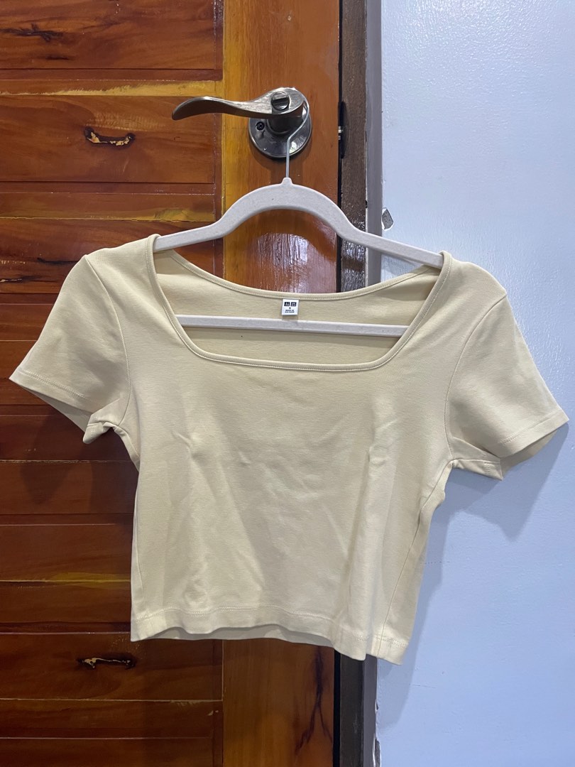 Uniqlo Crop Top, Women's Fashion, Tops, Shirts on Carousell