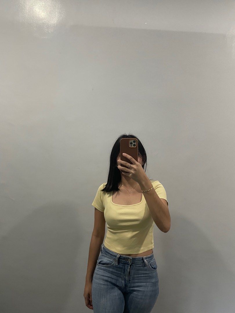 Uniqlo Crop Top, Women's Fashion, Tops, Shirts on Carousell