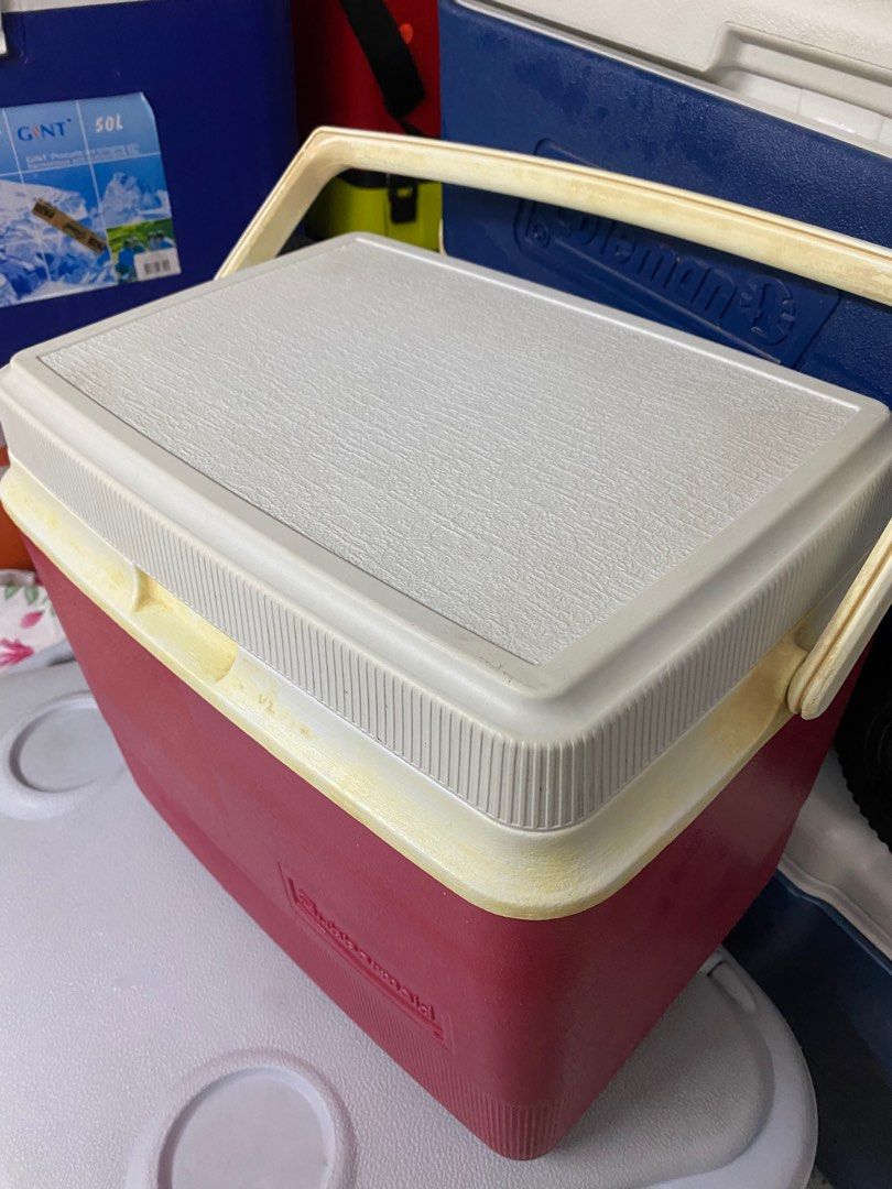 Used 30L Rubbermaid Cooler Box Ice Box/ Cooler Box/ Beer Beverage ...