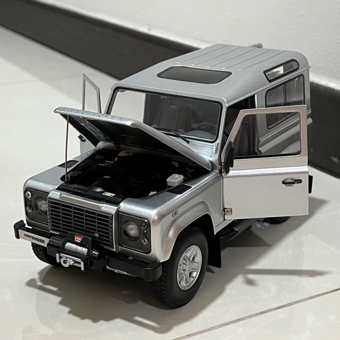 1:18 Kyosho Land Rover Defender 90 (Indus Silver), Hobbies & Toys, Toys ...