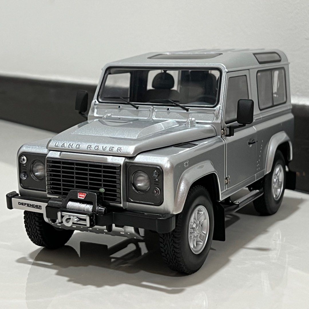 1:18 Kyosho Land Rover Defender 90 (Indus Silver), Hobbies & Toys, Toys ...