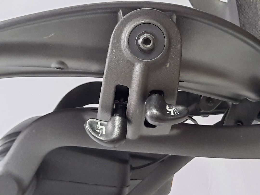 Aeron Herman Miller, PostureFit!, Fully loaded, Adjustable arms, Wave ...