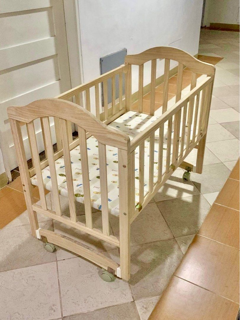 Baby wooden crib / cradle (rocking), Babies & Kids, Baby Nursery & Kids ...