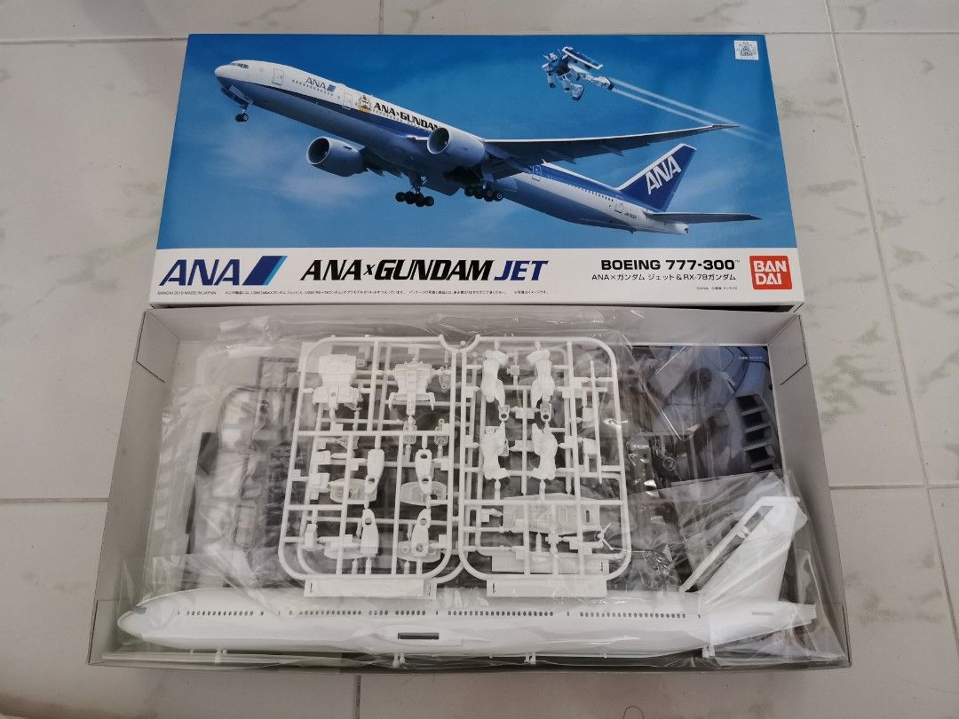 BANDAI 1/200 ANA×GUNDAM JET BOEING B777-300 with 1/200 RX-78 GUNDAM ...