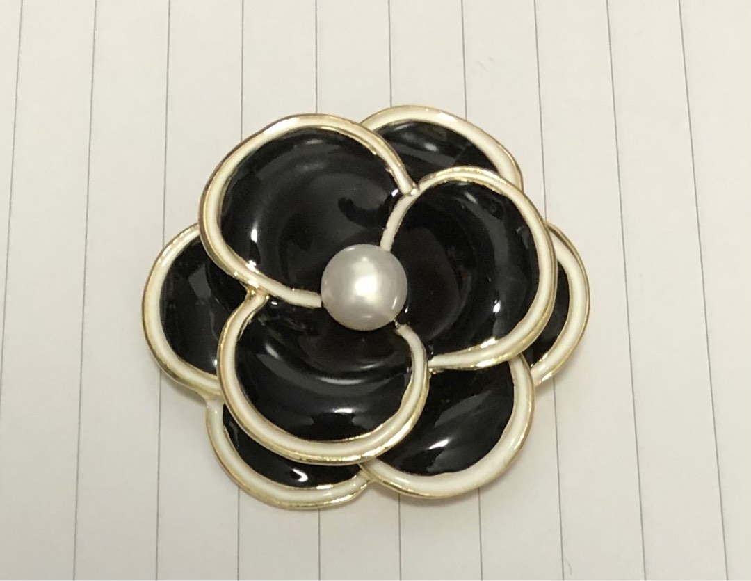 Black Gold Flower Brooch with Fresh-water Pearl, Women's Fashion ...