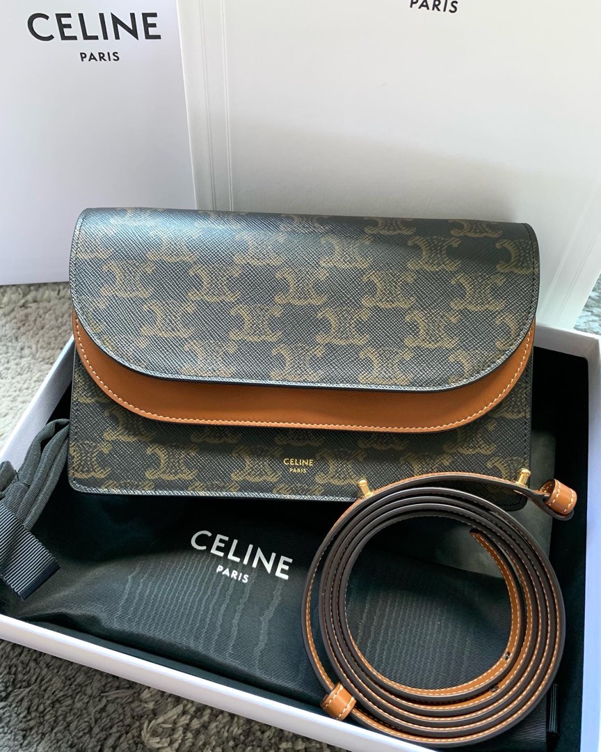 Celine WALLET ON STRAP IN TRIOMPHE CANVAS, 女裝, 手袋及銀包, 多用途袋 - Carousell