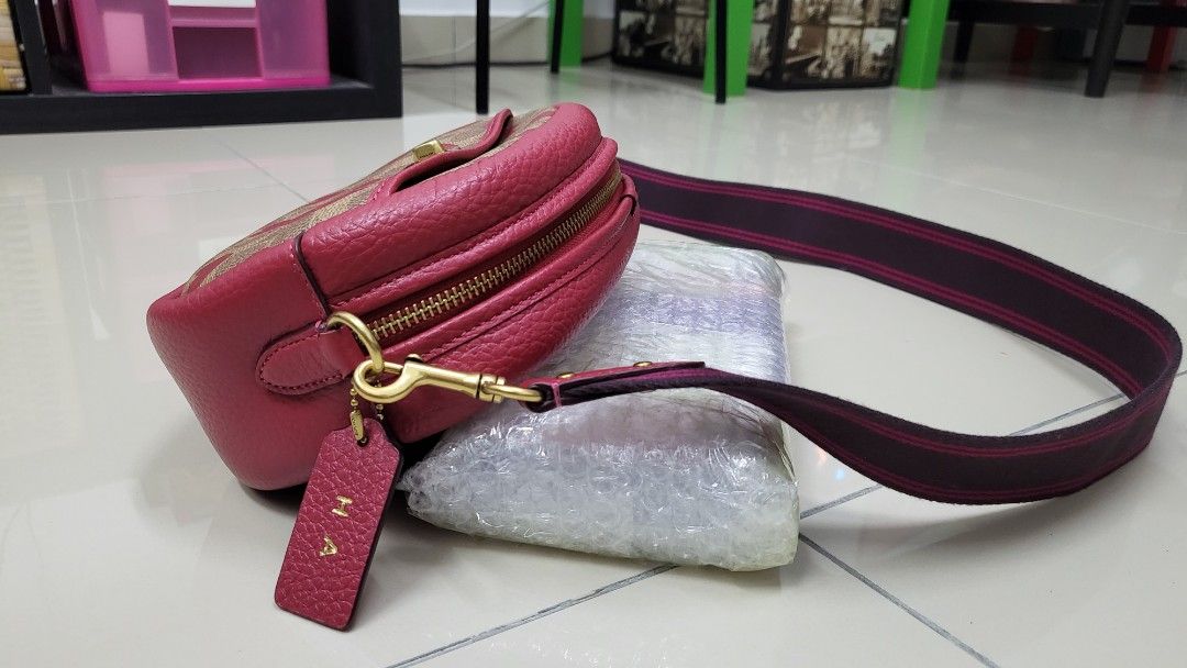 Coach Camera Bag in Signature Canvas with Heart Print, Women's Fashion ...