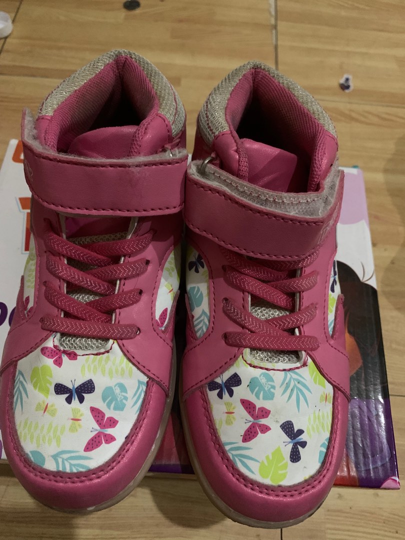 Dora Rubber Shoes, Babies & Kids, Babies & Kids Fashion on Carousell