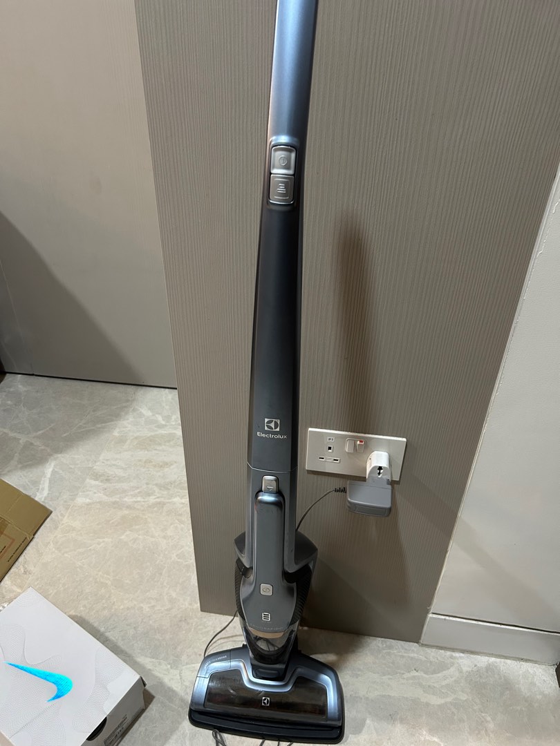 Electrolux Vacuum ZB3311, TV & Home Appliances, Vacuum Cleaner ...