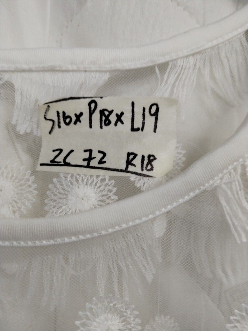 FREE POS WHITE TOP 2C 72, Women's Fashion, Tops, Other Tops on Carousell