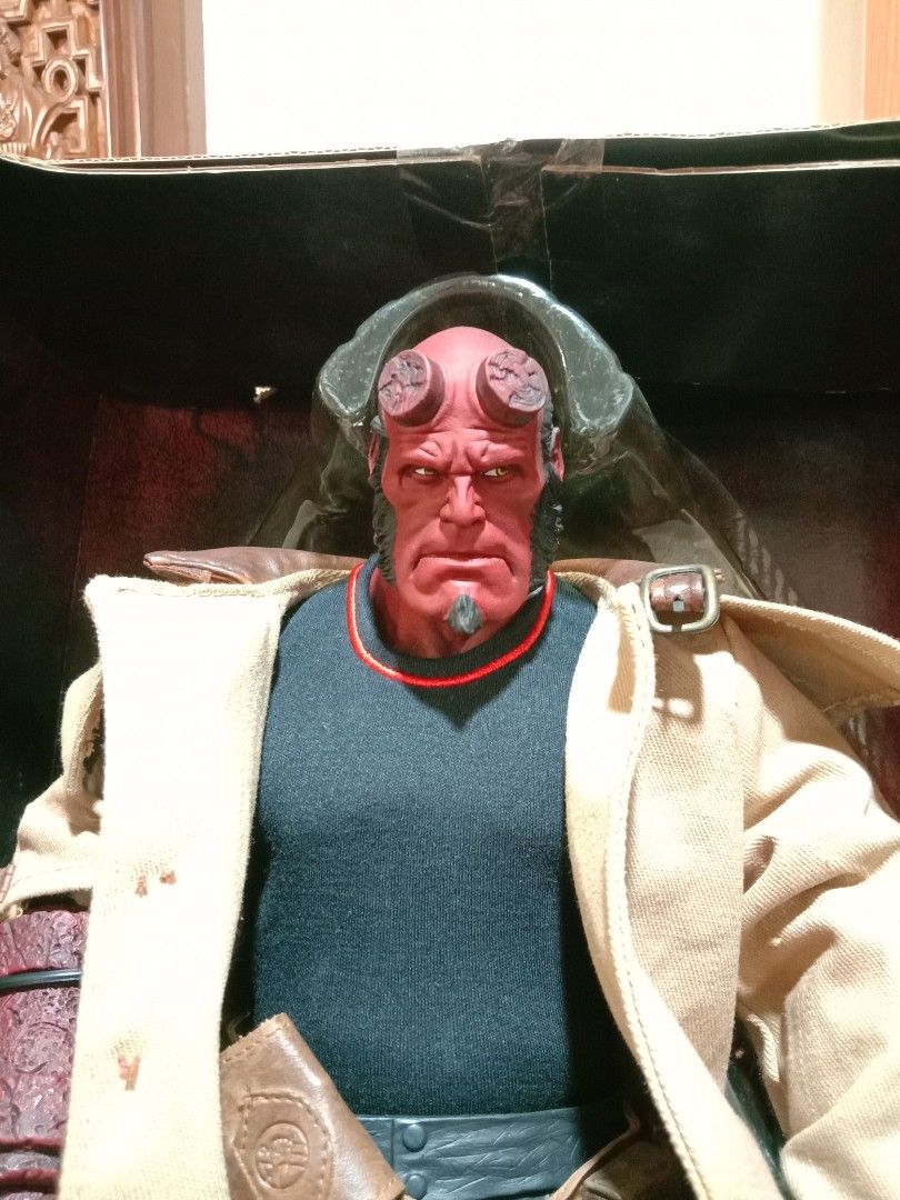 Hellboy II - the golden army - 18 inch deluxe- closed mouth, Hobbies ...