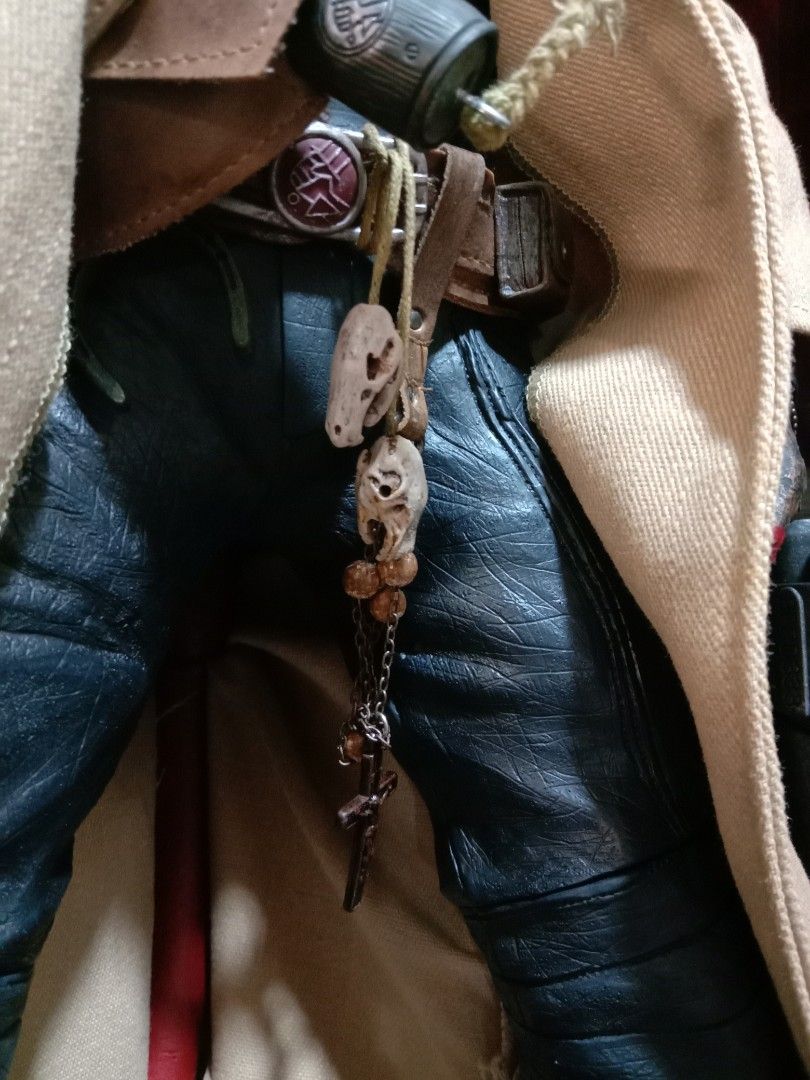 Hellboy II - the golden army - 18 inch deluxe- closed mouth, Hobbies ...