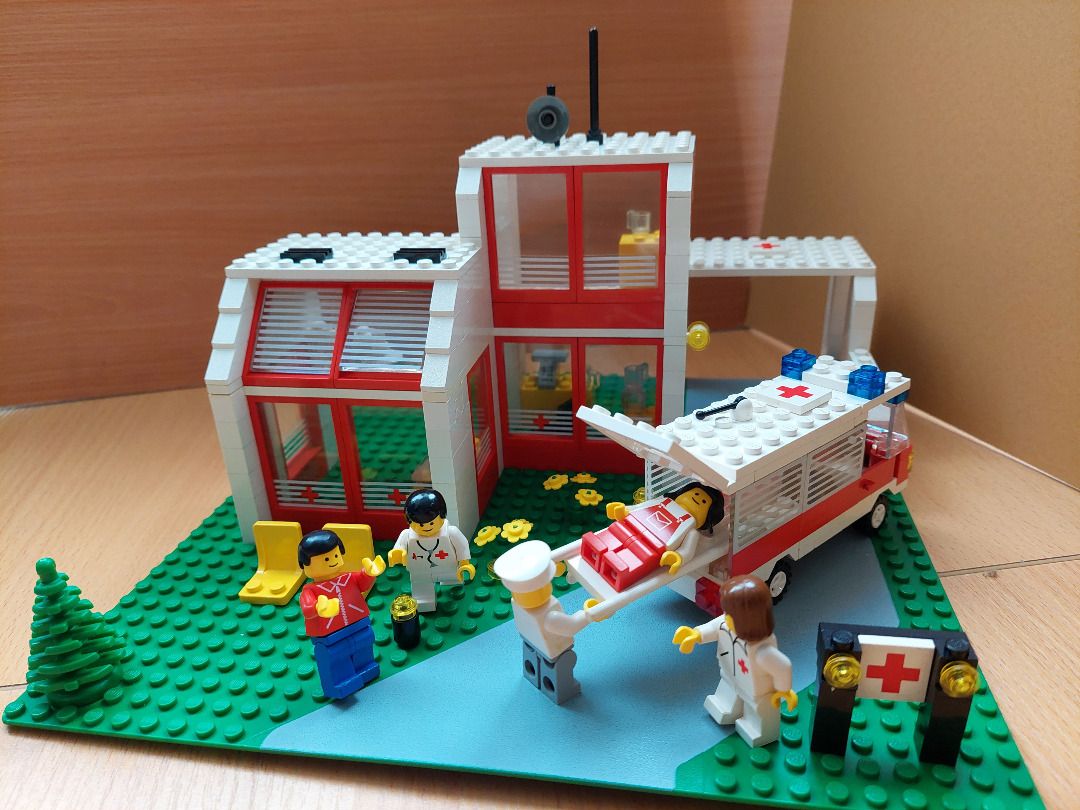 LEGO 6380 Emergency Treatment Center (齊件有盒), 興趣及遊戲, 玩具 & 遊戲類 - Carousell