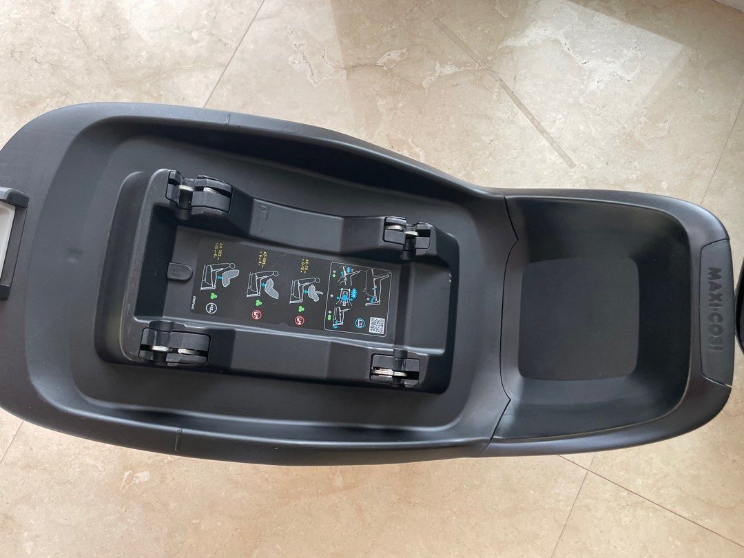 Maxicosi 2wayFix Car seat Base, Babies & Kids, Going Out, Car Seats on ...