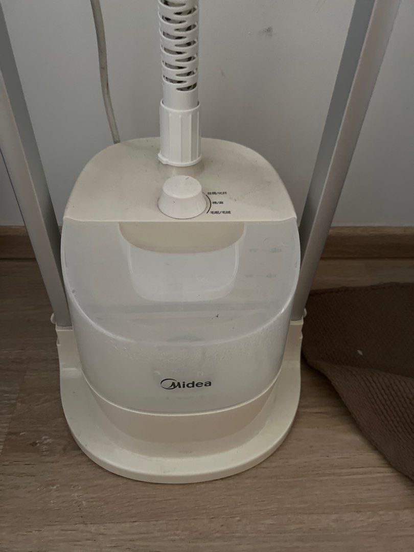 Midea steam iron, TV & Home Appliances, Irons & Steamers on Carousell