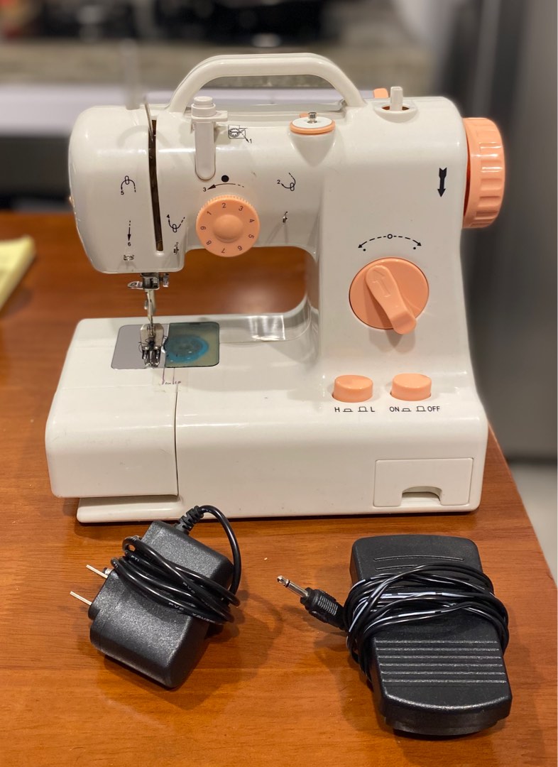 Mini sewing machine, Hobbies & Toys, Stationery & Craft, Craft Supplies ...