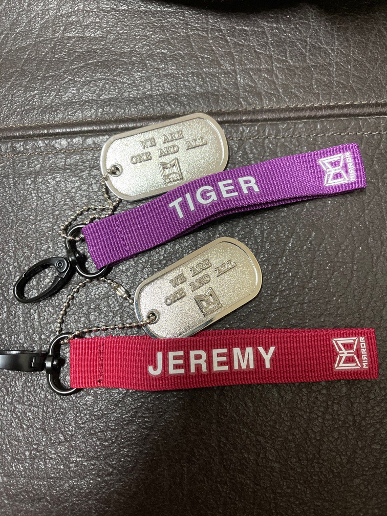 岀Mirror Jeremy Tiger 演唱會name tag, 興趣及遊戲, 收藏品及紀念品, 明星周邊 - Carousell