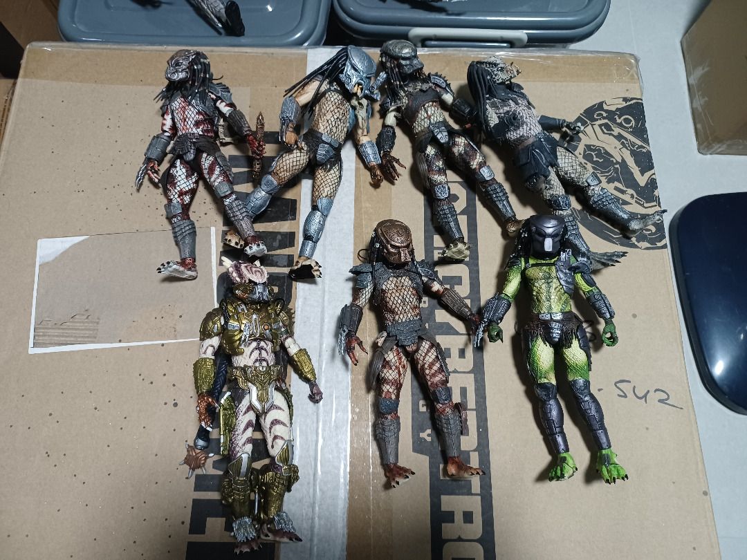 Neca predators set 3, Hobbies & Toys, Toys & Games on Carousell