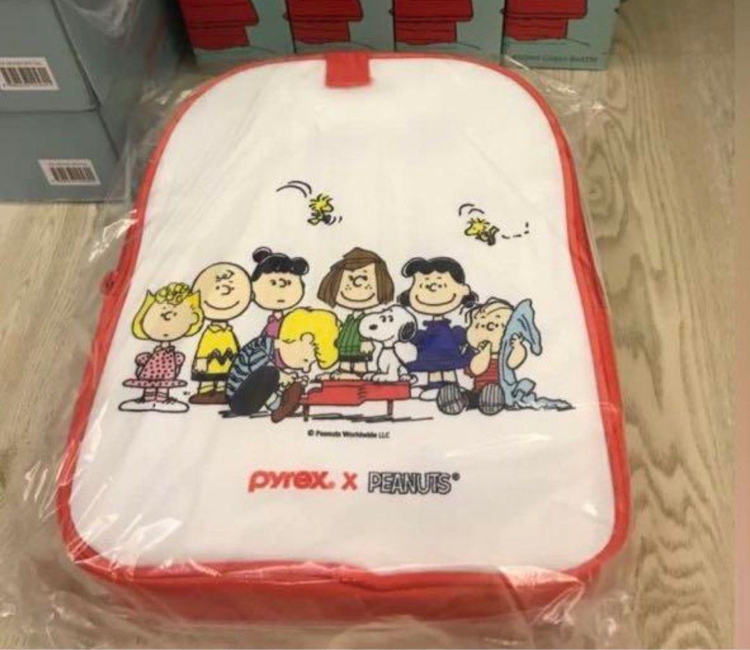 Pyrex Snoopy Glass storage 510ml + Lunch bag, Furniture & Home Living ...