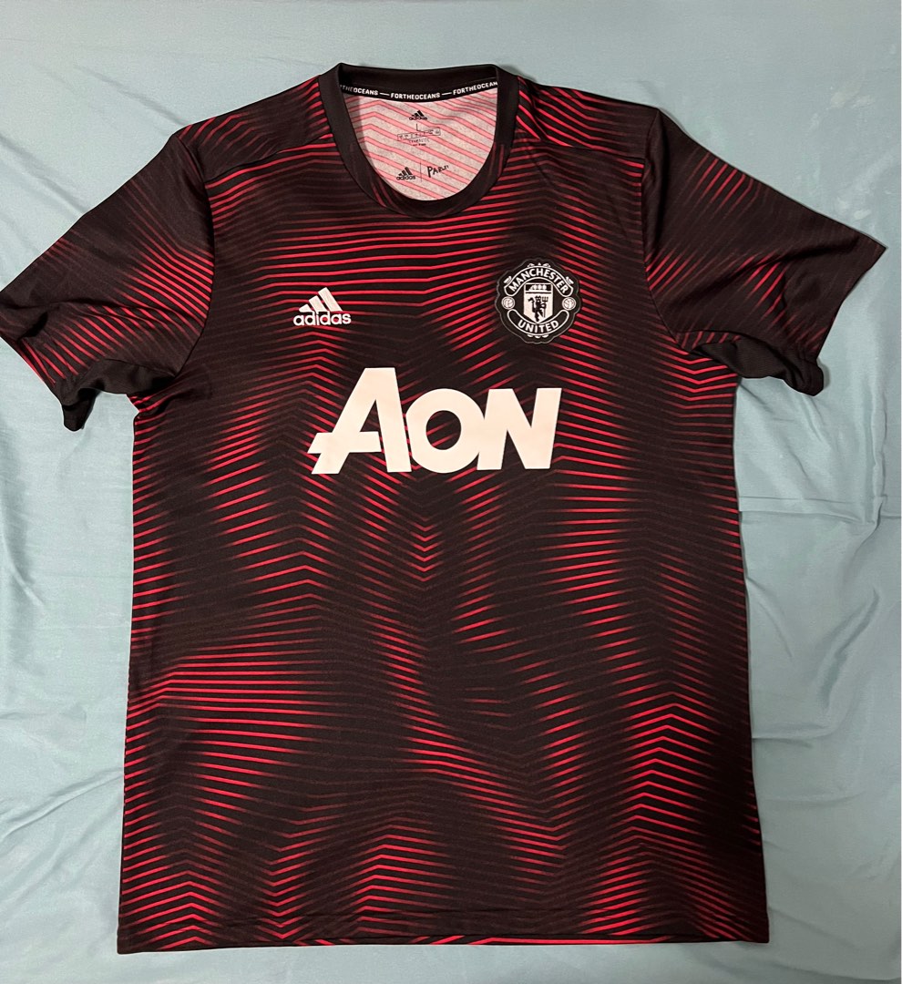 (Rare) Manchester United pre-match jersey, Men's Fashion, Activewear on ...