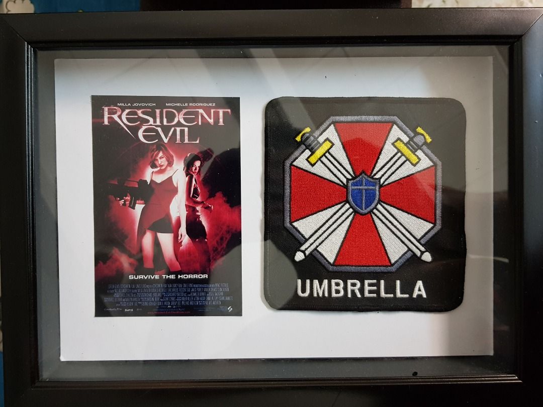 RESIDENT EVIL SCREEN USED PROP, Hobbies & Toys, Collectibles ...