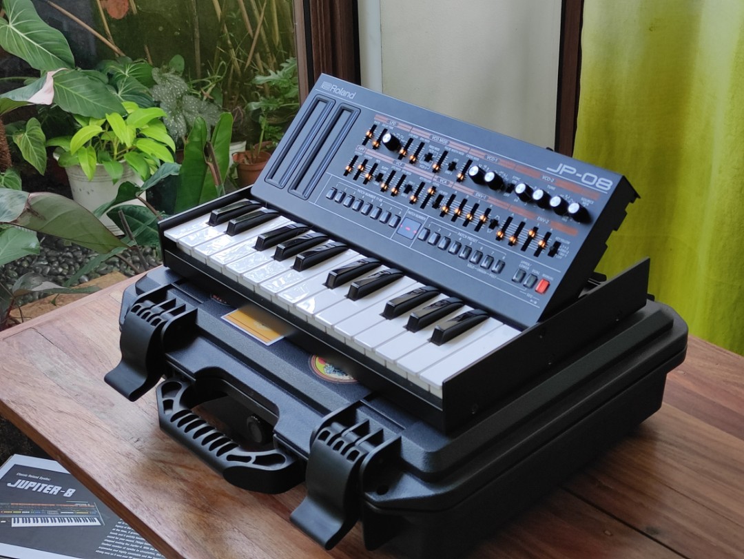 Roland JP-08 Boutique Series Synthesizer with K-25m Keyboard, Hobbies ...