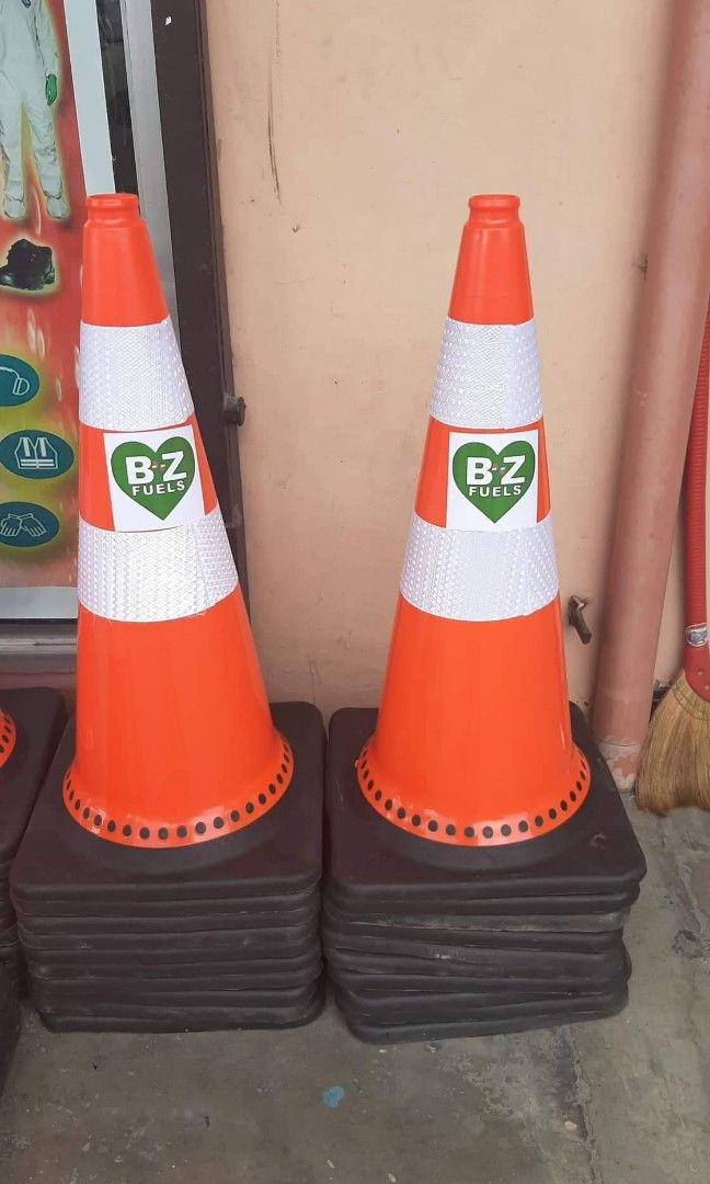 Rubberized cone traffic cone with reflector, Commercial & Industrial ...