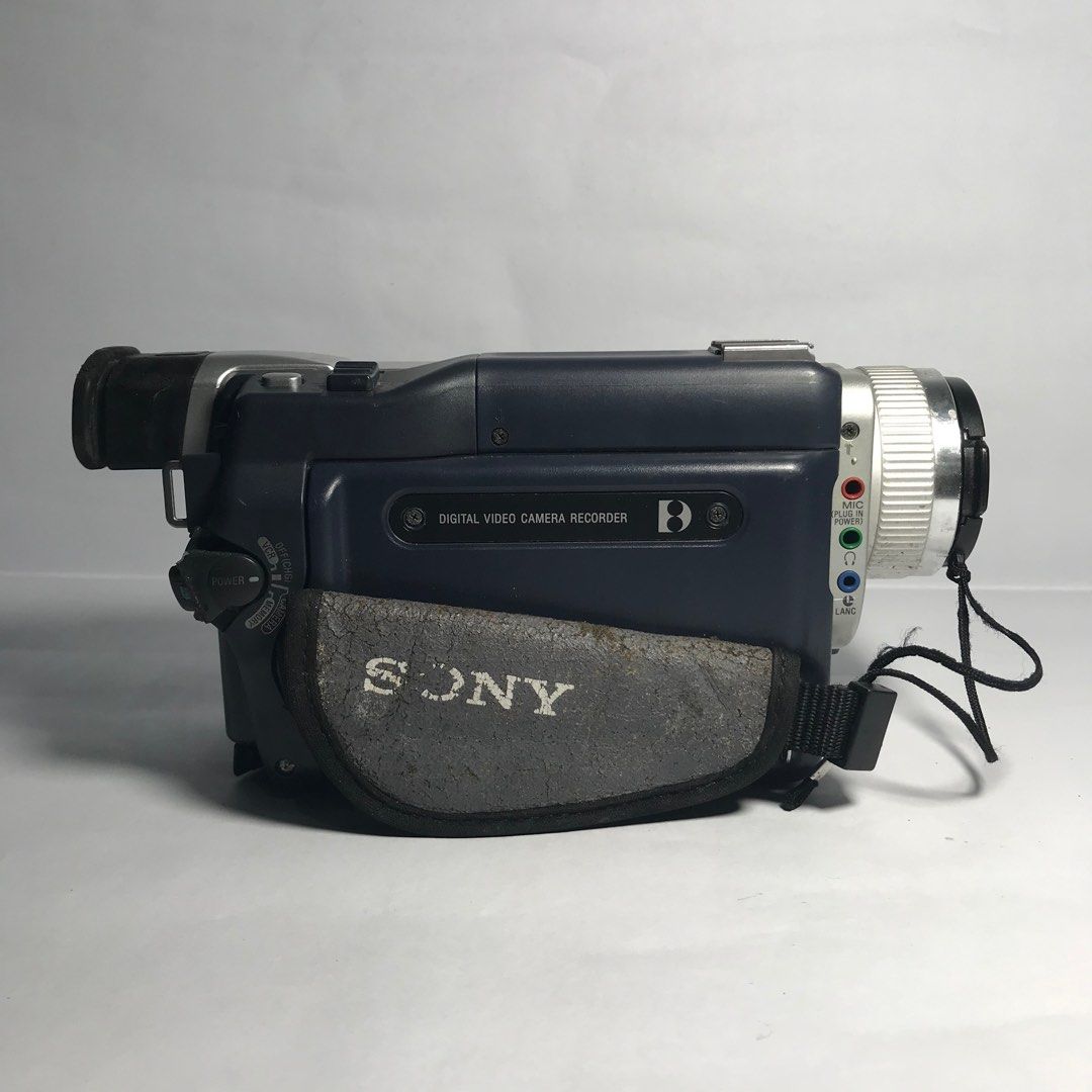 SONY HANDYCAM DIGITAL8, Photography, Video Cameras on Carousell