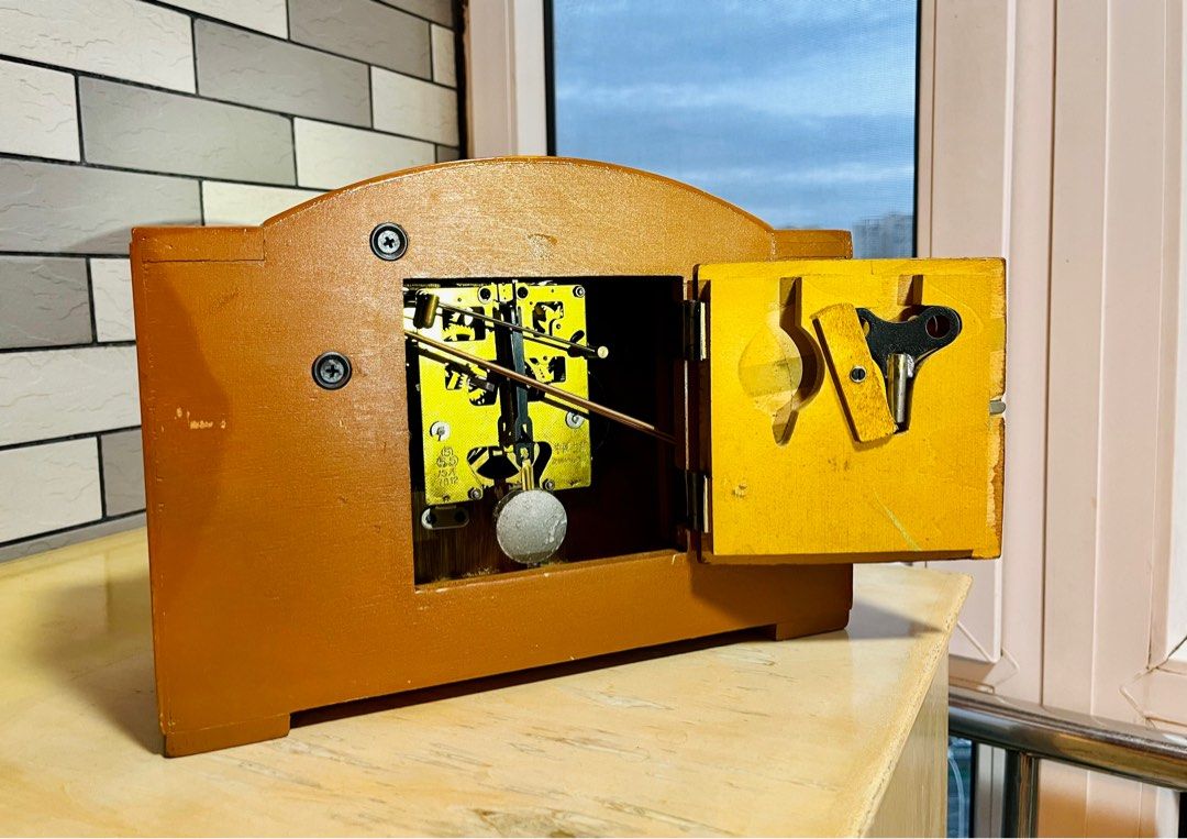 Superb condition old 555 mantel clock. , Furniture & Home Living, Home ...