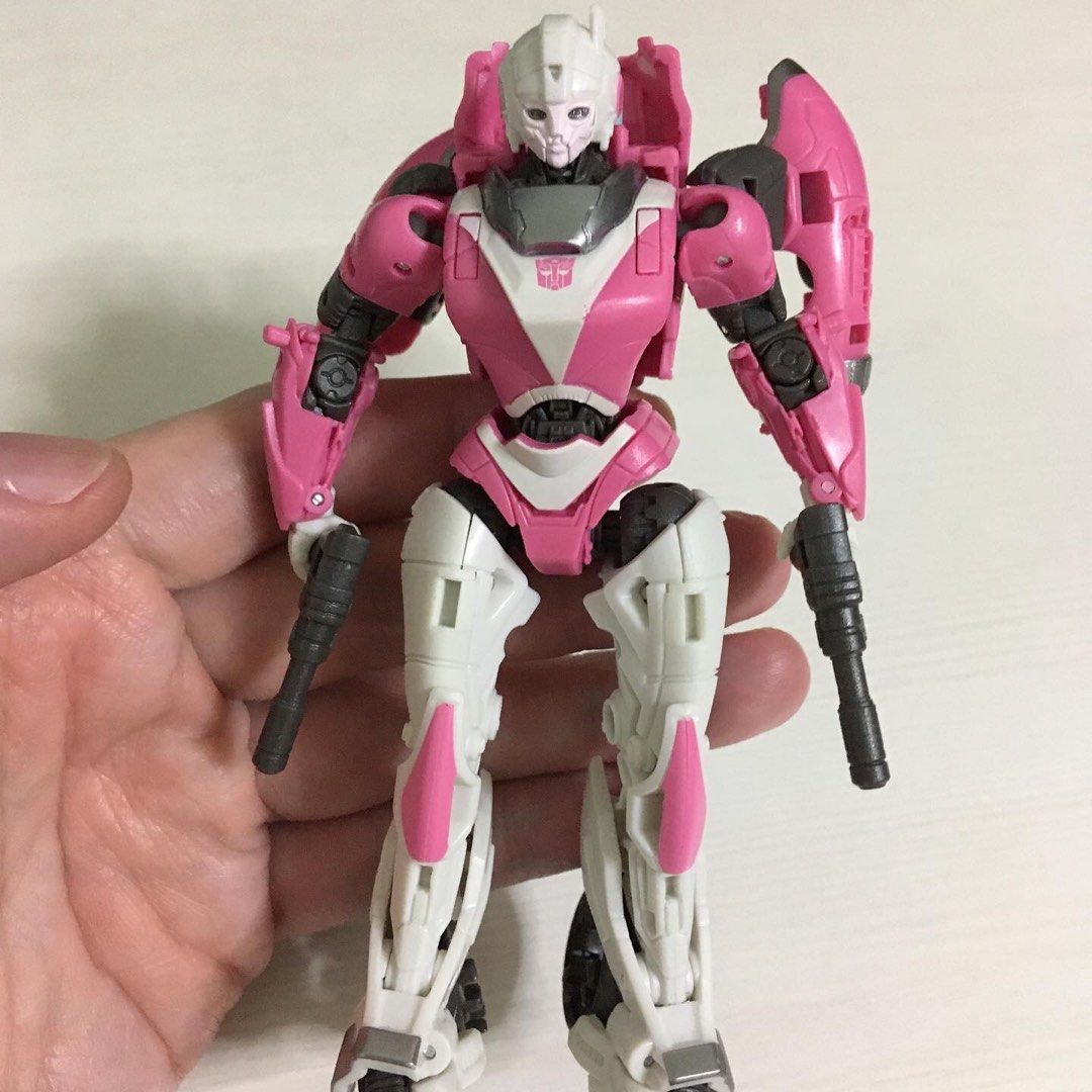 Transformers Studio Series Bumblebee Movie Arcee [Custom], Hobbies ...