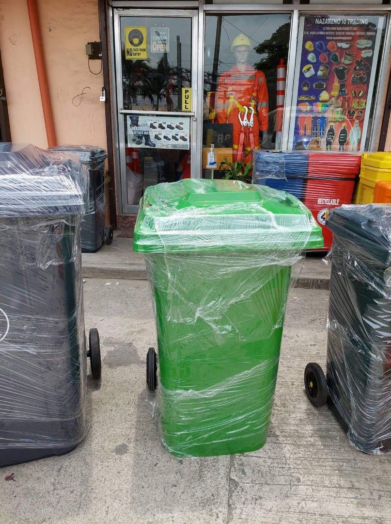 UGA trash bin with wheels, Furniture & Home Living, Cleaning & Homecare ...