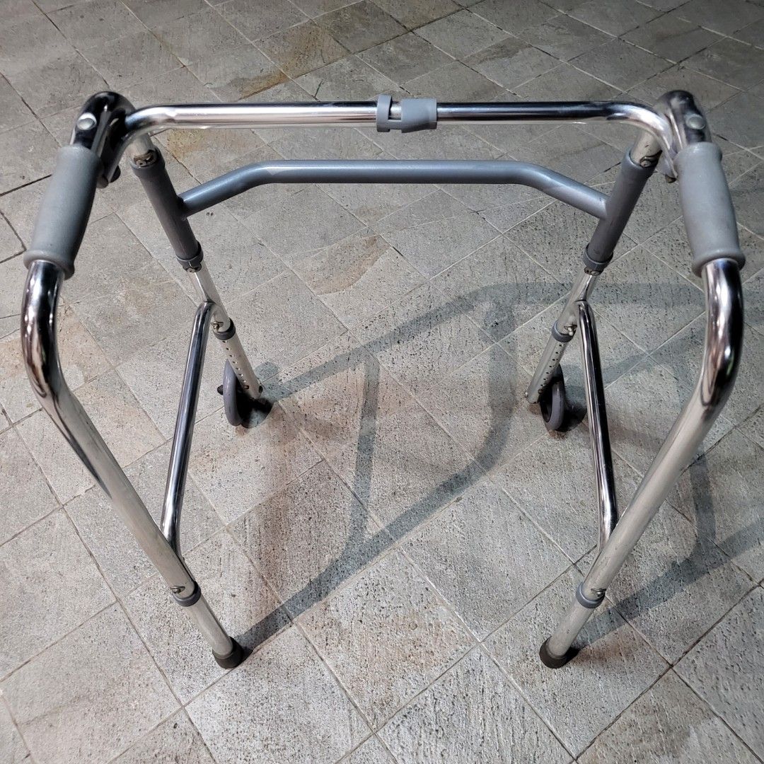 Walking frame pwd senior saklay pediatric walking frame, Health ...